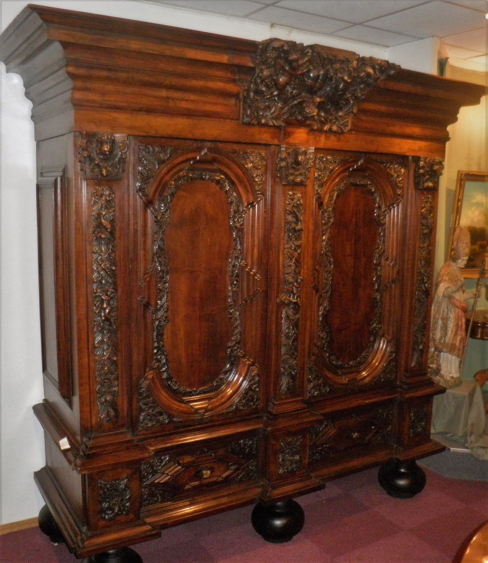 Hamburger Schapp, 17th Century | Van de Ven Antiques